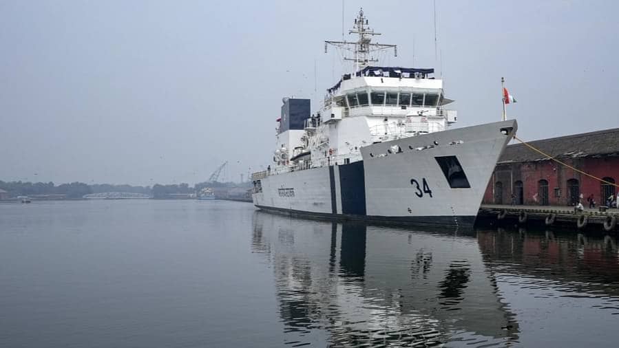 ICG Seized Rs 1.75 Lakh Cash From a Fishing Vessel Off Mumbai Coast ...
