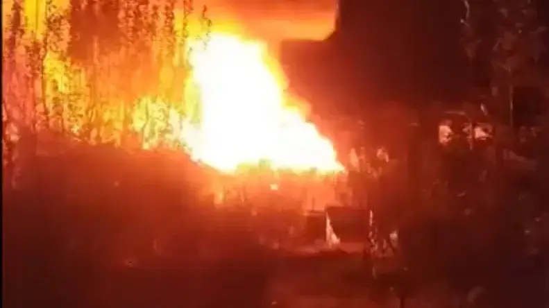 Massive fire engulfs plastic factory and godown in West Bengal’s Howrah ...