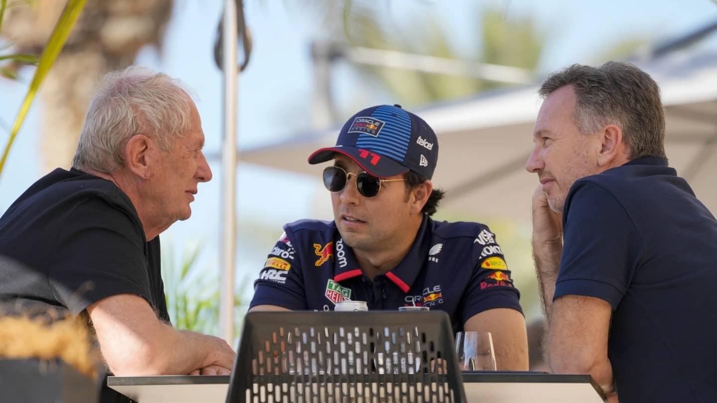 Christian Horner with Red Bull team at start of F1 testing in Bahrain ...