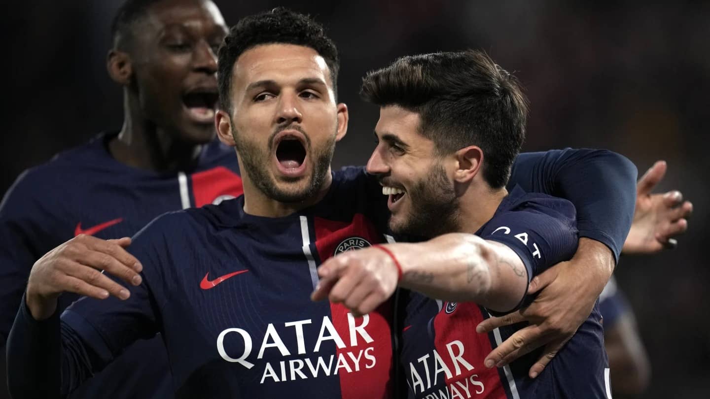Leader PSG beats Lyon 4-1 despite Mbappé staying on the bench; Monaco ...