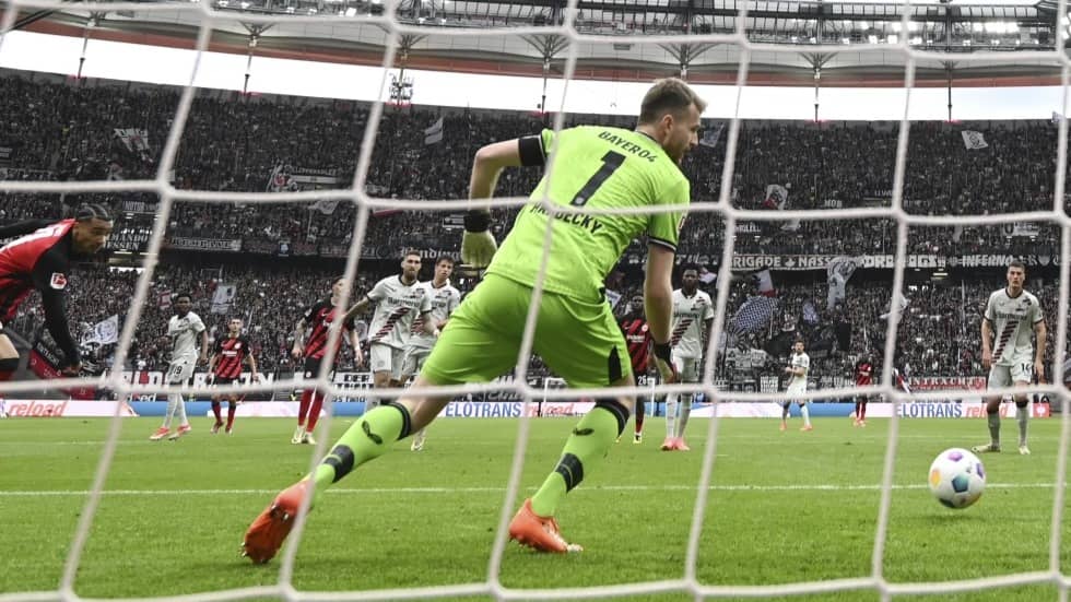 Bayer Leverkusen's Lukáš Hrádecký sets record for foreign goalkeeper ...