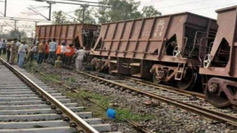 Goods train derails near Jaipur, seven trains cancelled | Republic World
