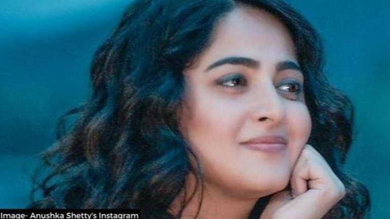 Anushka Shetty's no-makeup pic takes the internet by storm, fans call ...