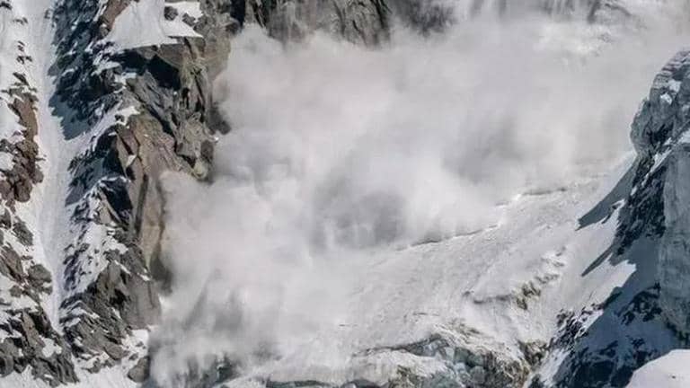 Avalanche warning issued for 10 districts in J-K | Republic World