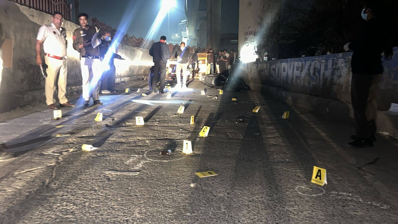 3 Gangsters Involved in Delhi's Burger King Murder Case Shot Dead In ...