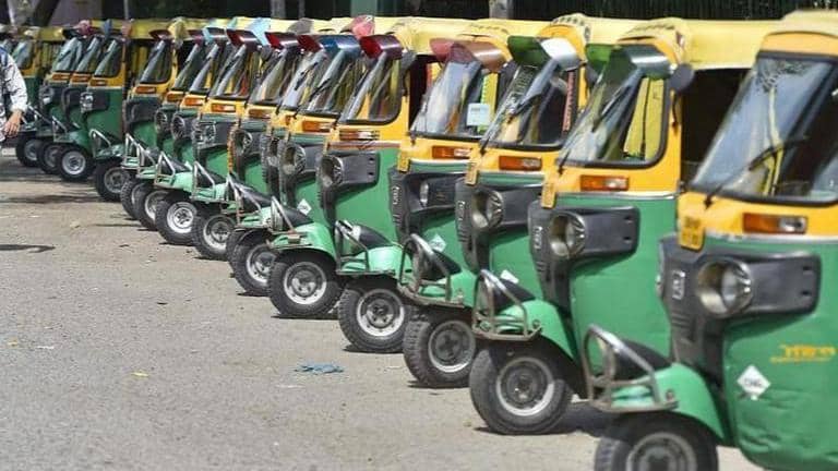 Delhi: Auto driver accused of harassing woman dies in road accident ...