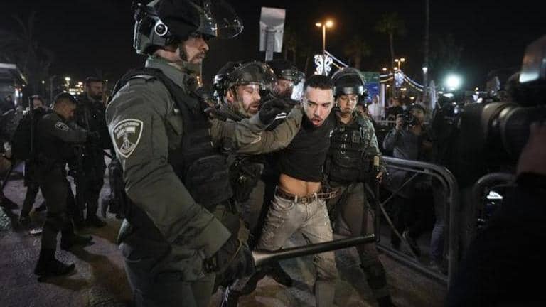 Israel police arrest 8 in third night of Jerusalem unrest | Republic World