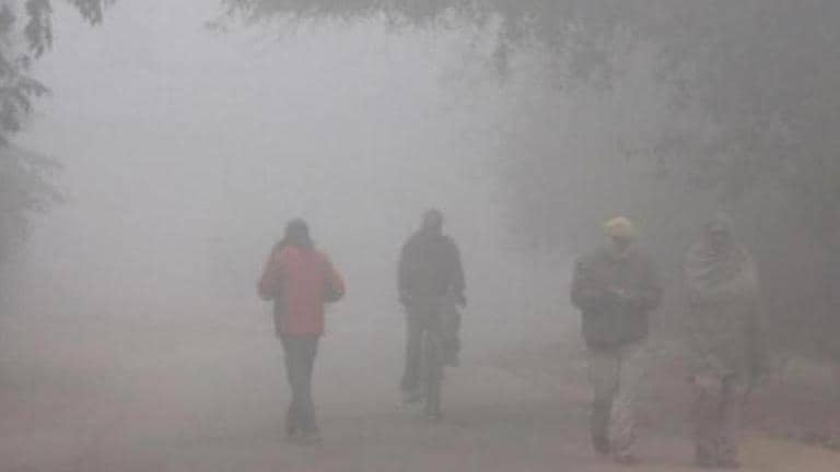 Cold wave in isolated parts of eastern UP | Republic World