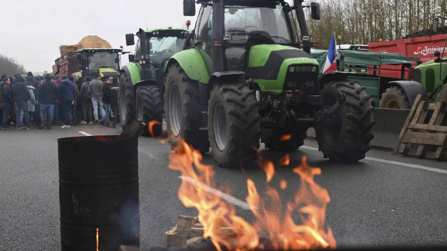 Furious Farmers Lay Siege to France with Tractors, Intend to ‘Starve ...
