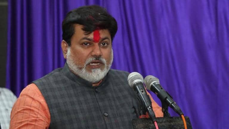 Narrow escape for Maha minister, ex-MP, after speed boat carrying them ...