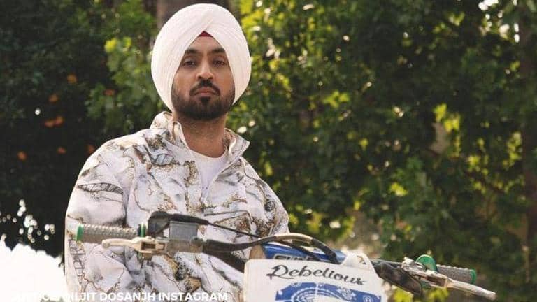 Diljit Dosanjh poses with 'Honsla Rakh' cast, calls them 'best team ...