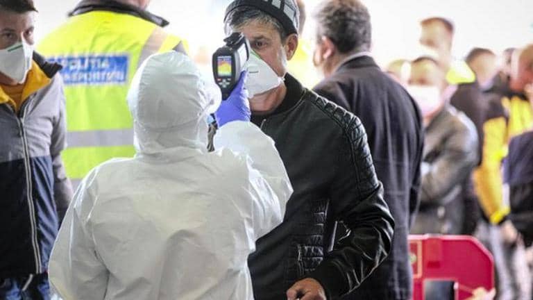 Romanian workers arrive in UK for harvest season | Republic World