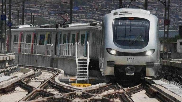 Maha: Electric cables catch fire on under-construction Metro line-4 ...