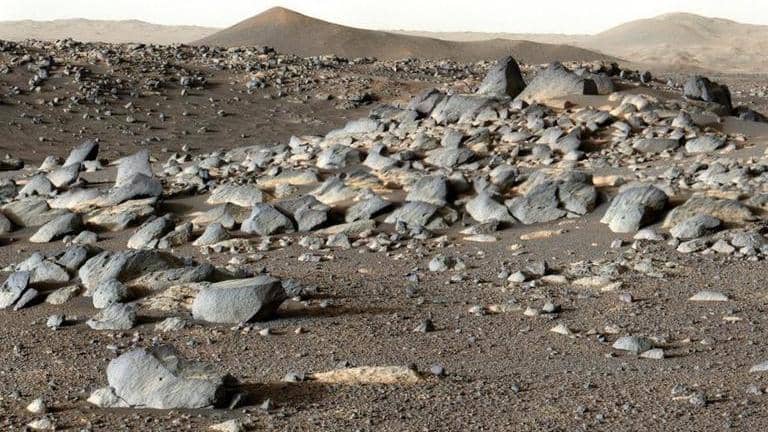 NASA's Perseverance rover finds surprising volcanic rocks in ancient ...