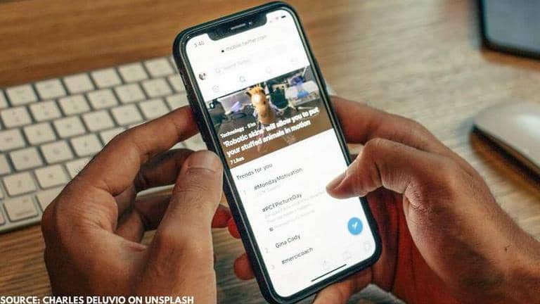 'Smartphone Pinky' Syndrome: All you need to know about how it's caused ...