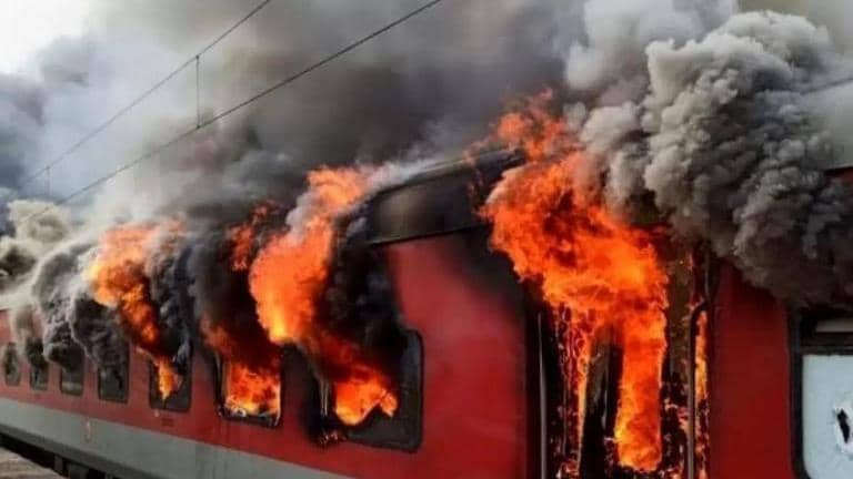 Express train coach catches fire in Kerala's Kannur railway station, no ...