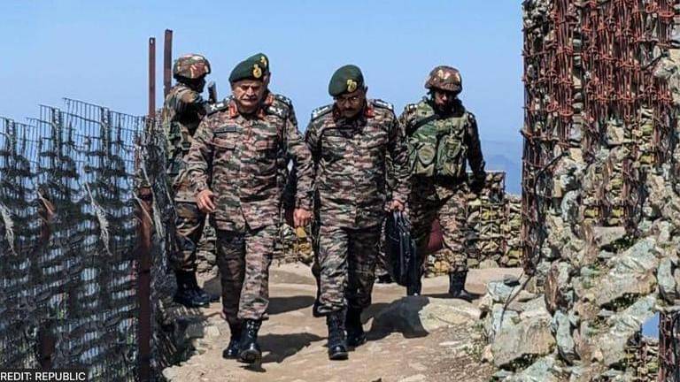 Northern Army Commander visits forward areas along LoC in Rajouri & Poonch | Republic World