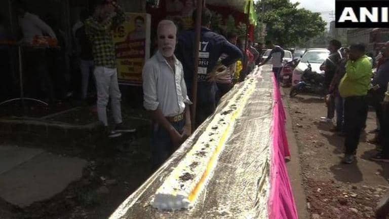BJP workers in Bhopal cut 69-foot long cake to celebrate Modi's b'day ...