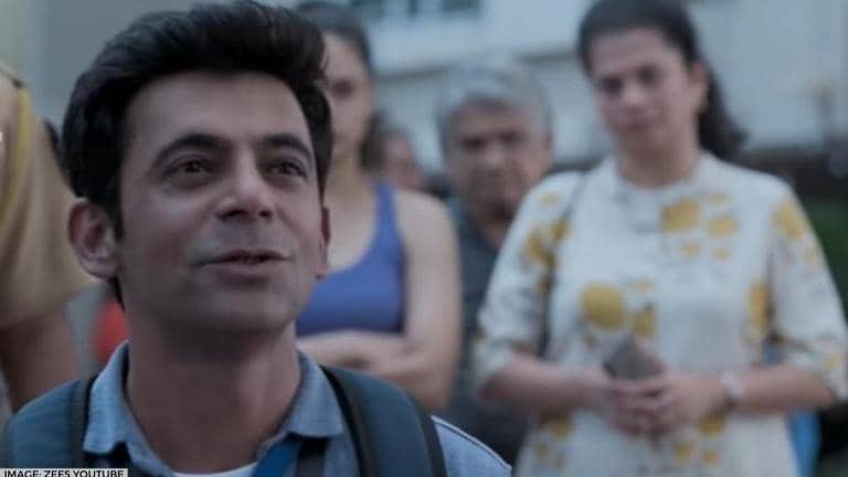Sunil Grover unveils a new poster from 'Sunflower' feat. Sonu and ...