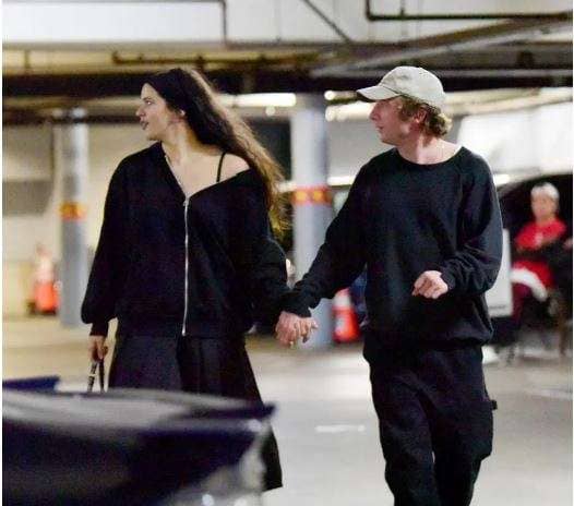 The Bear star Jeremy Allen White, girlfriend Rosalía hold hands as they ...