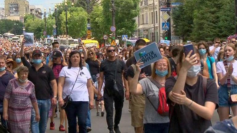 Thousands protest arrest of Russian regional governor | Republic World