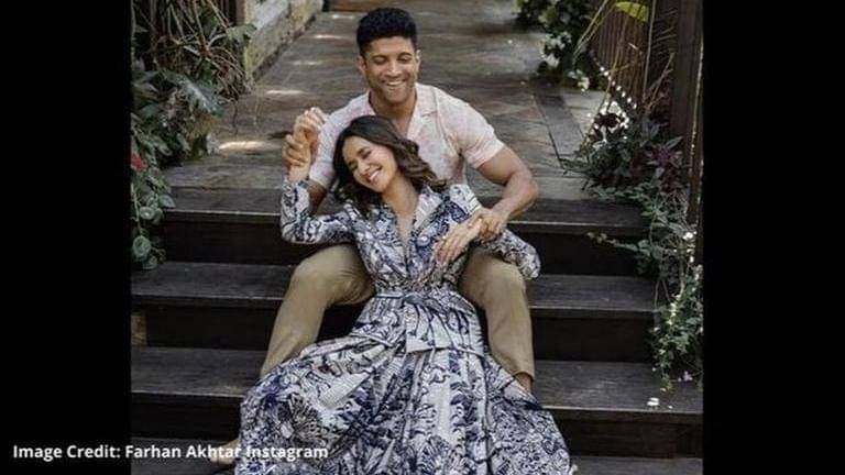 Farhan Akhtar and Shibani Dandekar step out to shop for essentials amid ...