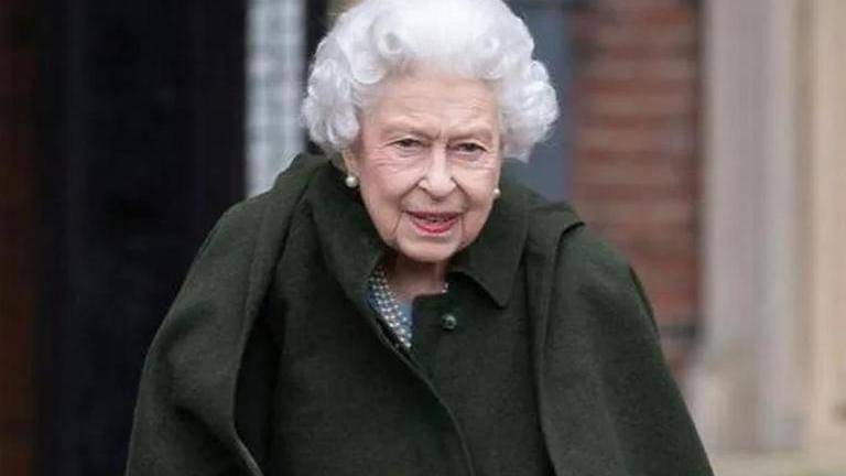 Queen Elizabeth News: Buckingham Palace releases the first picture of ...