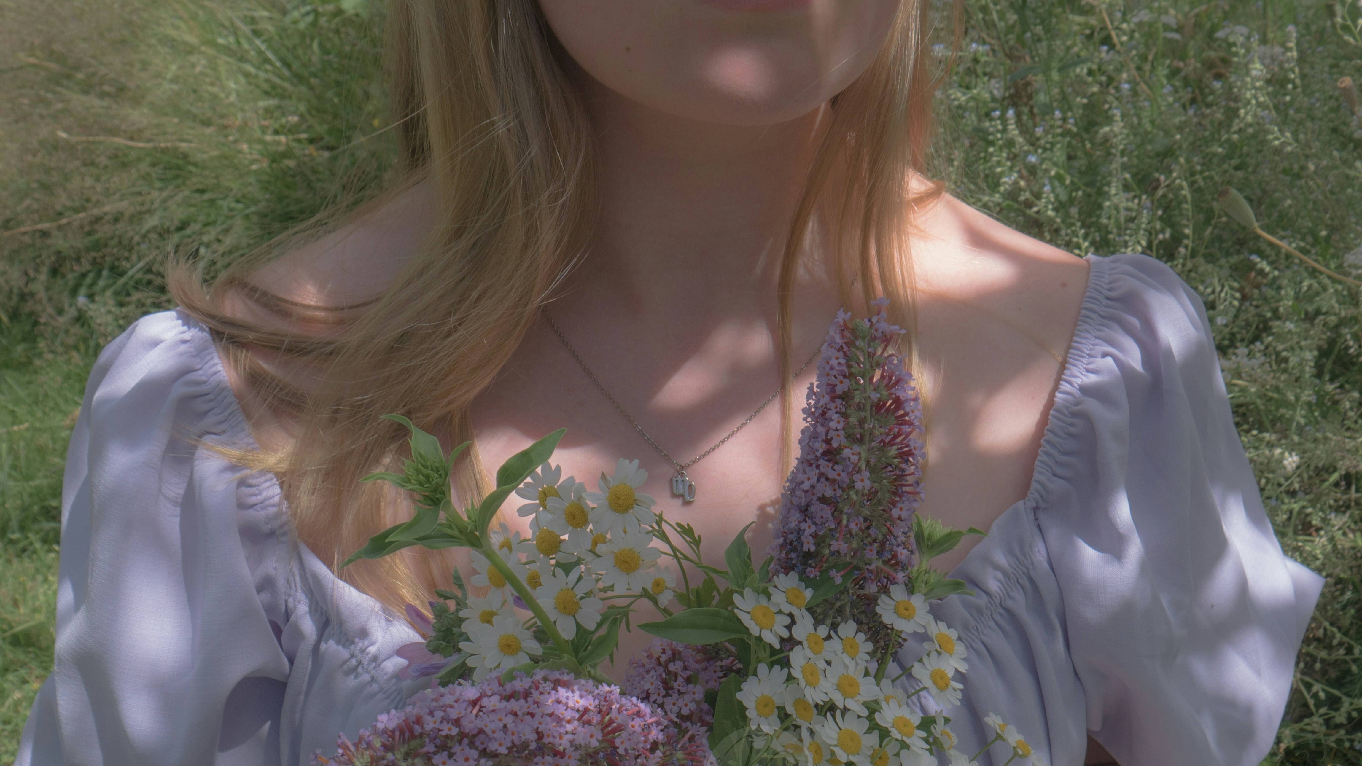 Trendy Necklines For Summer To Add Glitz And Glamour To Your Look ...