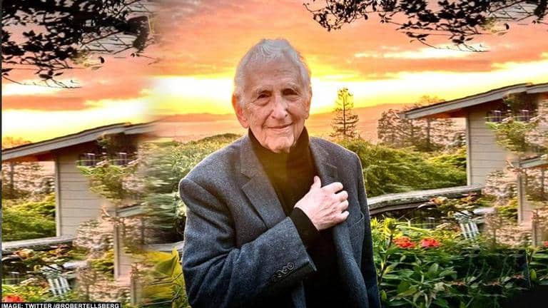 Daniel Ellsberg, Pentagon papers whistleblower dies at 92 | Republic World