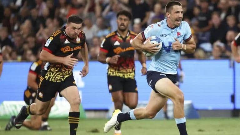 Hamilton Chiefs beat Wellington Hurricanes to move into 1st place in ...