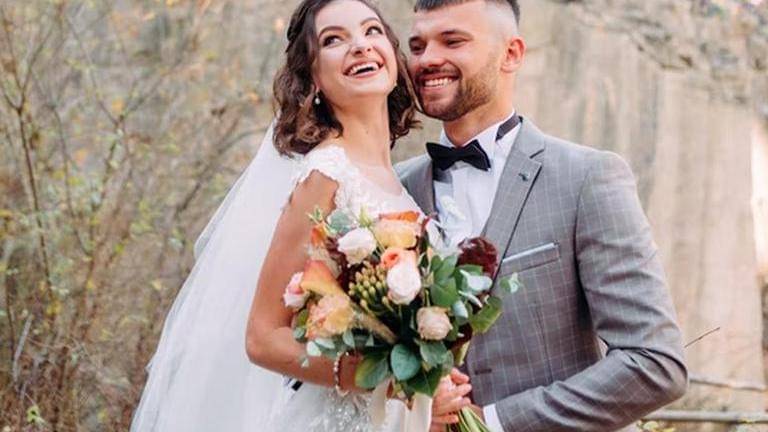 Internet dotes bride seen enjoying, eating & dancing at her wedding in ...