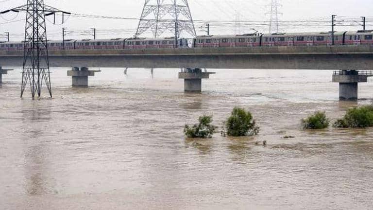 Hindon water level goes up, Noida DM warns of possible flooding, issues ...