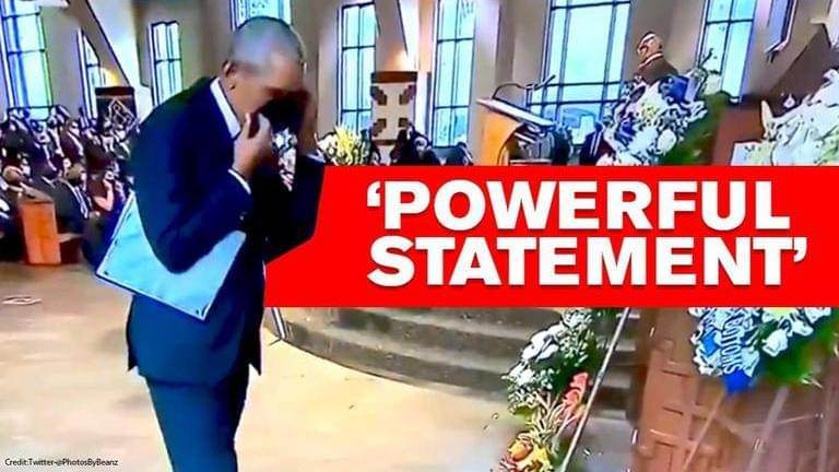 'A real leader': Obama putting on a mask after fiery eulogy for John ...