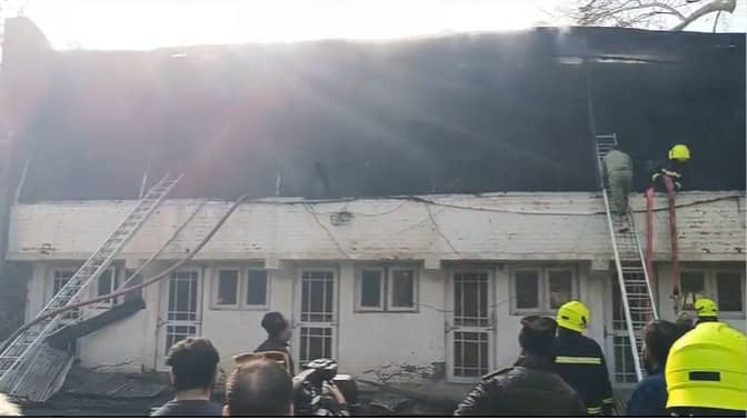 Fire Breaks Out at MLA Hostel in Srinagar | Republic World