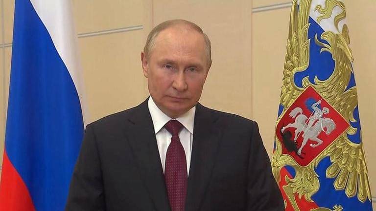 Putin directs Russian schools to hold flag raising ceremony to instill ...
