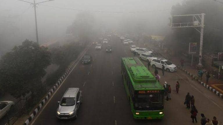 Dense fog shrouds Delhi after rains, minimum temperature rises to 11.4 deg C | Republic World