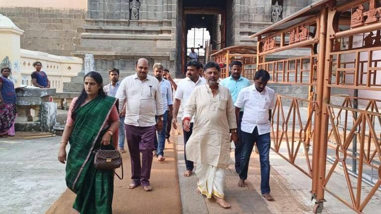 DK Shivakumar visits spiritual guru in Nonavinakere ahead of the ...