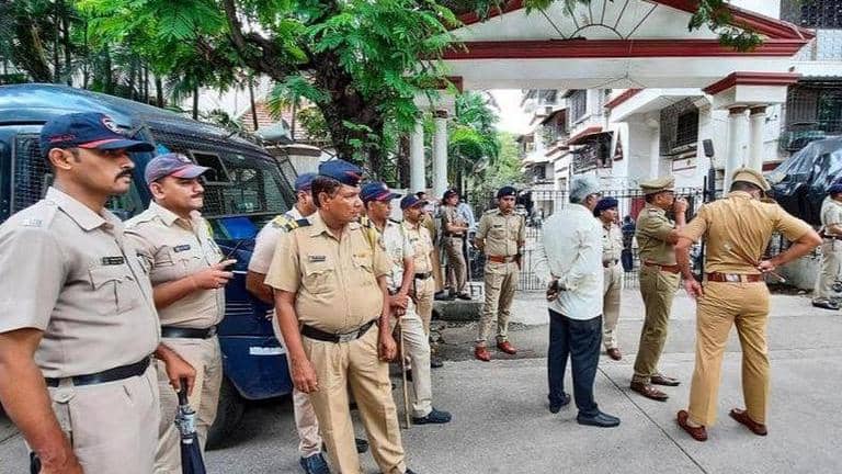 Heavy police force deployed at civic hospital in Thane after mob ...