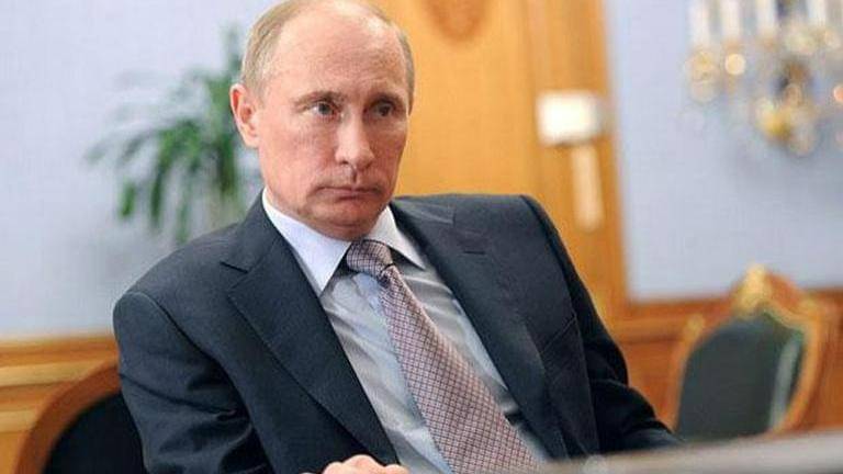 Seven Russian politicians face fine as they accuse Putin of treason for ...