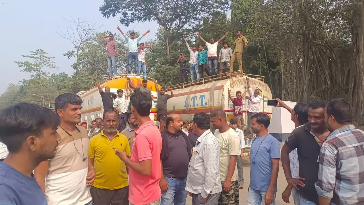 Bus Truck Drivers Observe ‘chakka Jam In Maharashtra Against New Hit