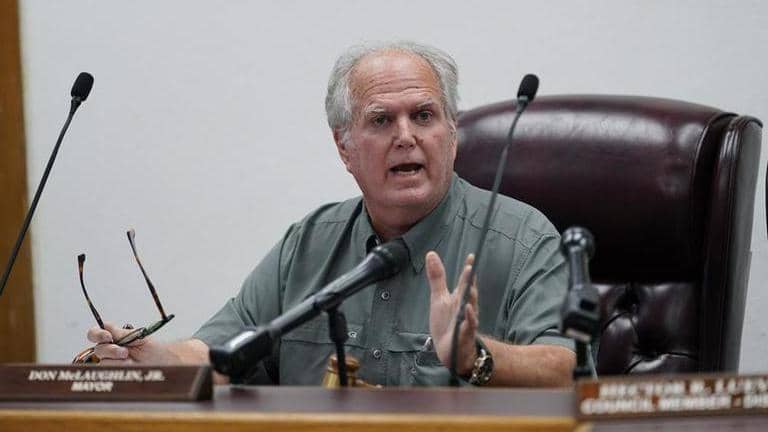 US: Uvalde victim's families press mayor for answers | Republic World