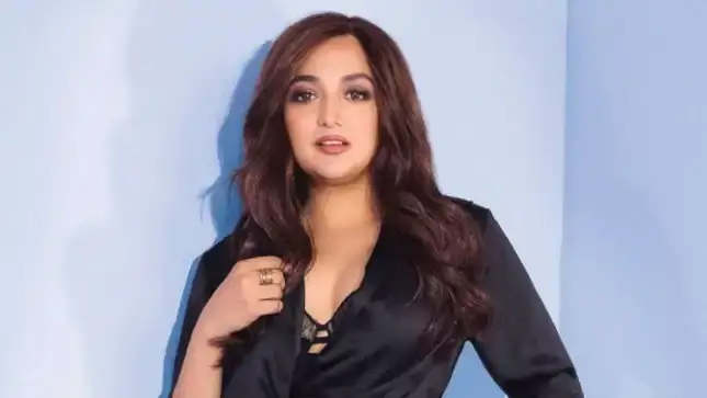 Monali Thakur Rushed To Hospital After Facing Breathlessness During Live Performance In West ...