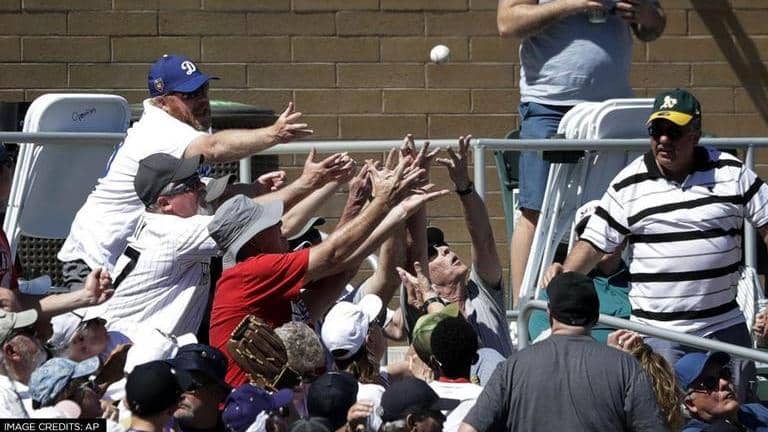 Young baseball fan's sweet gesture after catching foul ball leaves ...