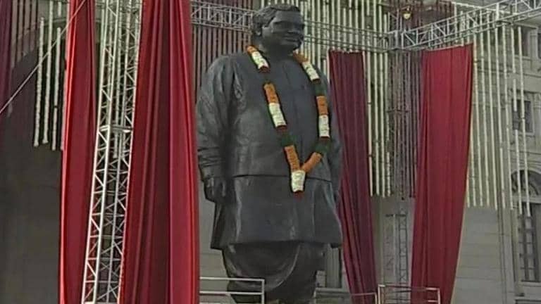 25-feet-tall statue of Vajpayee made by artist from Jaipur | Republic World
