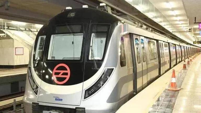 Delhi Metro News: Delay in services on Delhi Metro's Blue Line due to ...