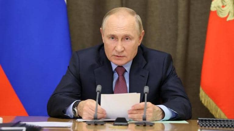 Vladimir Putin revaccinated against COVID-19, gets Sputnik Light ...