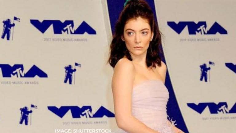 Lorde drops hint about new music with a cheeky swimsuit picture; take a ...