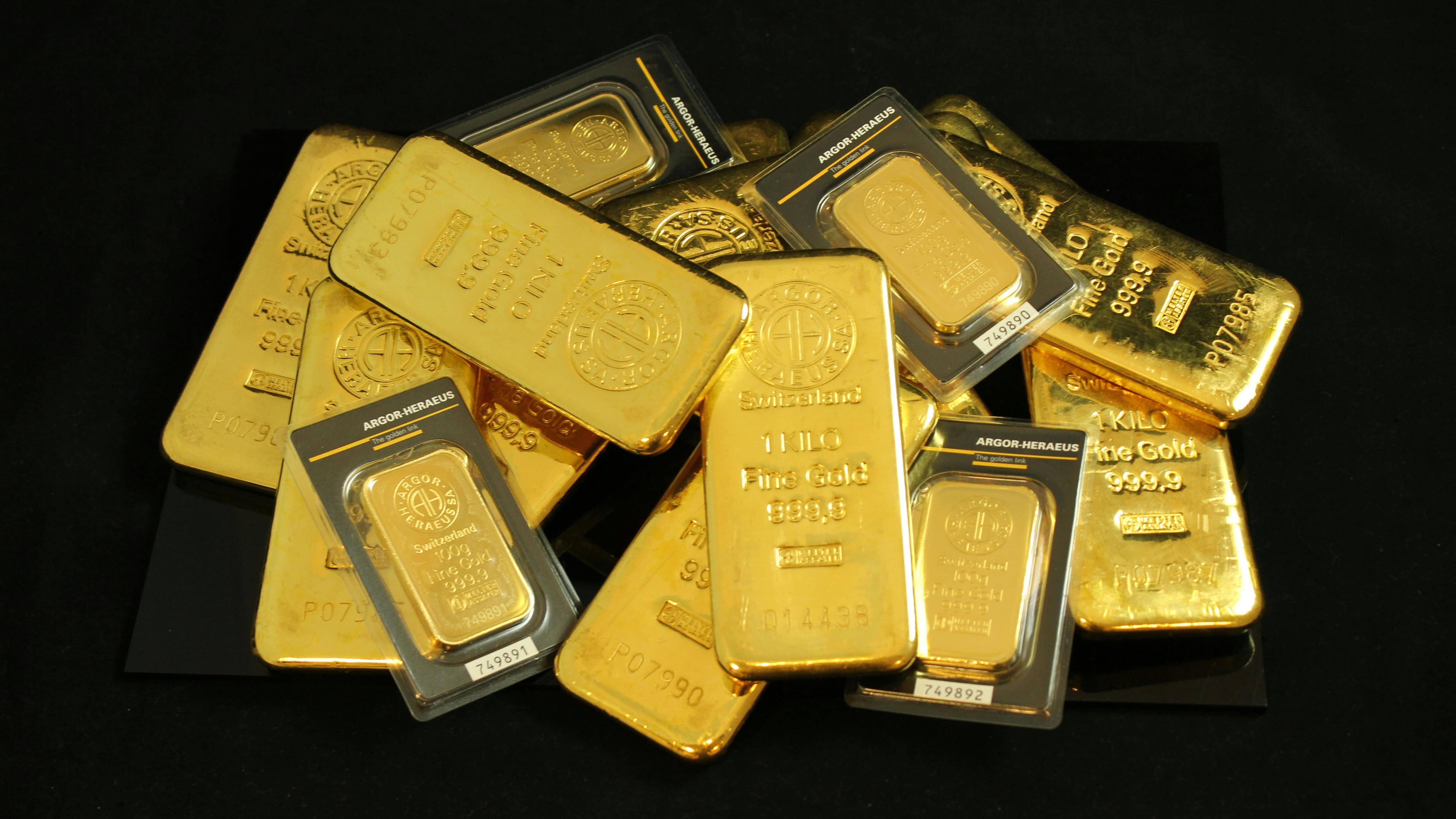 Gold Bars, Electronic Gadgets Seized From Two Passengers At Nagpur ...