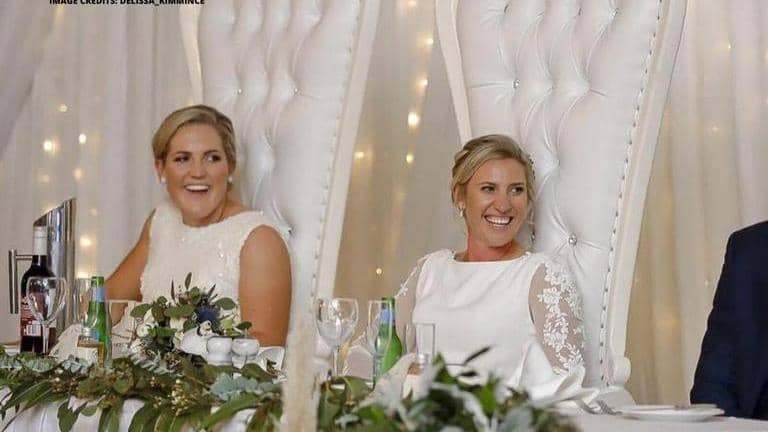 Australian women's cricketers Delissa Kimmince and Laura Harris ...