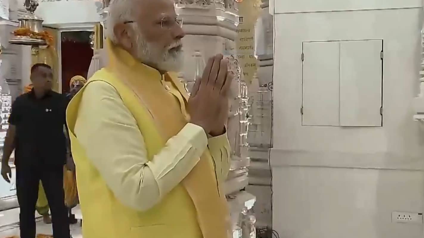 PM Modi Offers ‘Sashtang Pranam’ Before Ram Lalla in Ayodhya's Ram ...